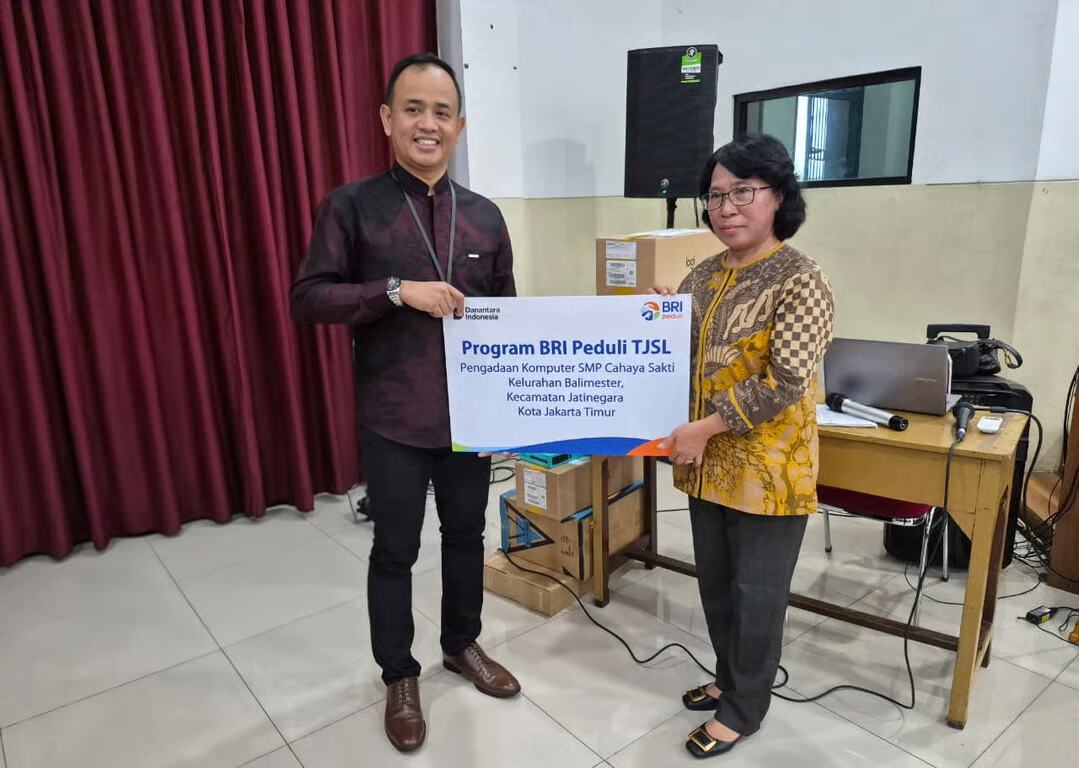 BRI Otista Region 6/Jakarta 1 Salurkan CSR berupa Komputer untuk SMP ...