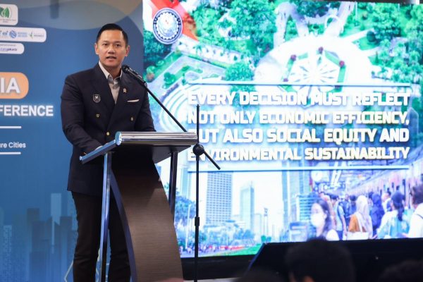 AHY Resmi Gantikan Luhut Pimpin Komite Kereta Cepat Whoosh - Deliknews.com